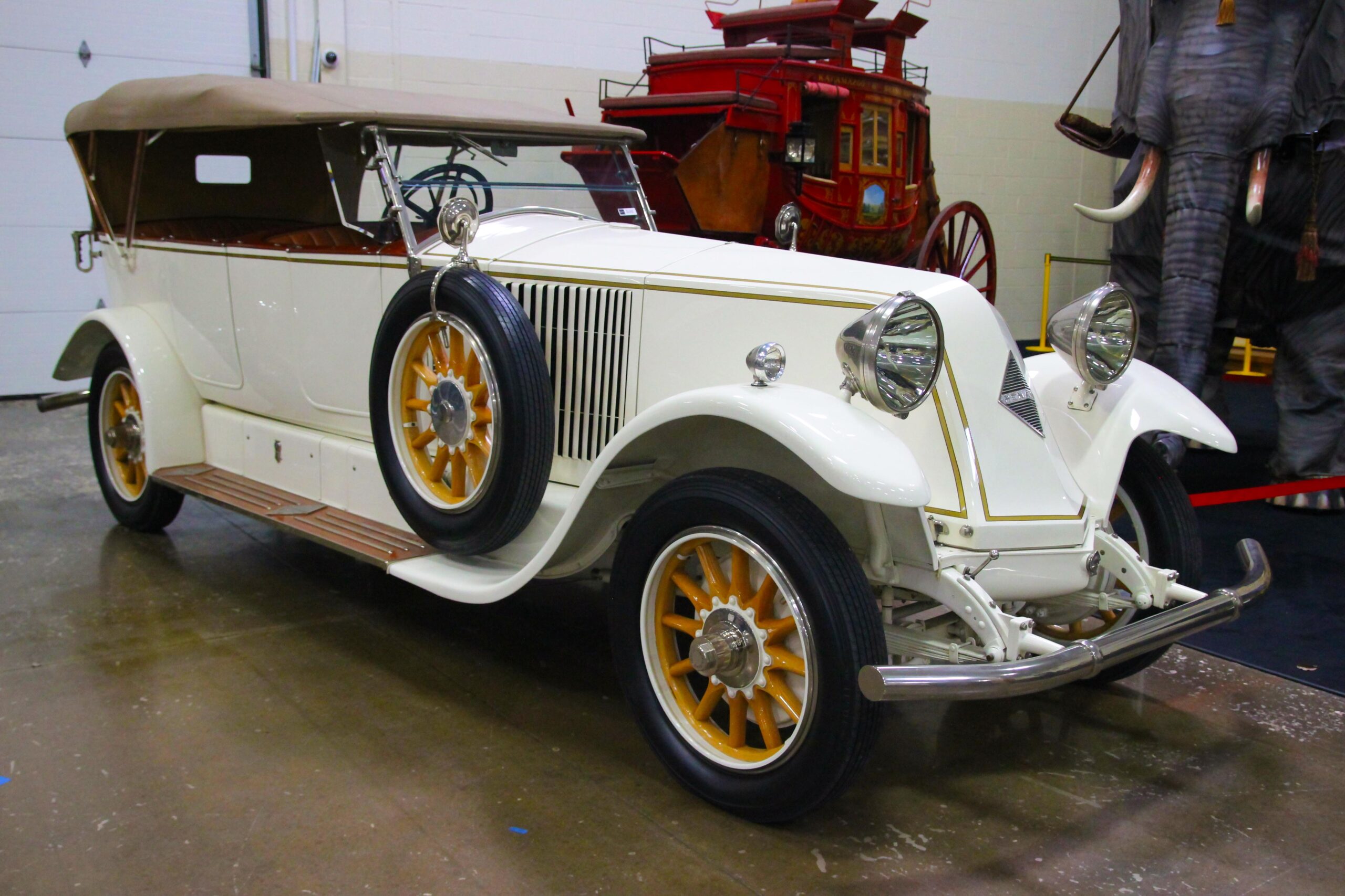 1925 Renault Model 45 - Stahls Automotive Collection
