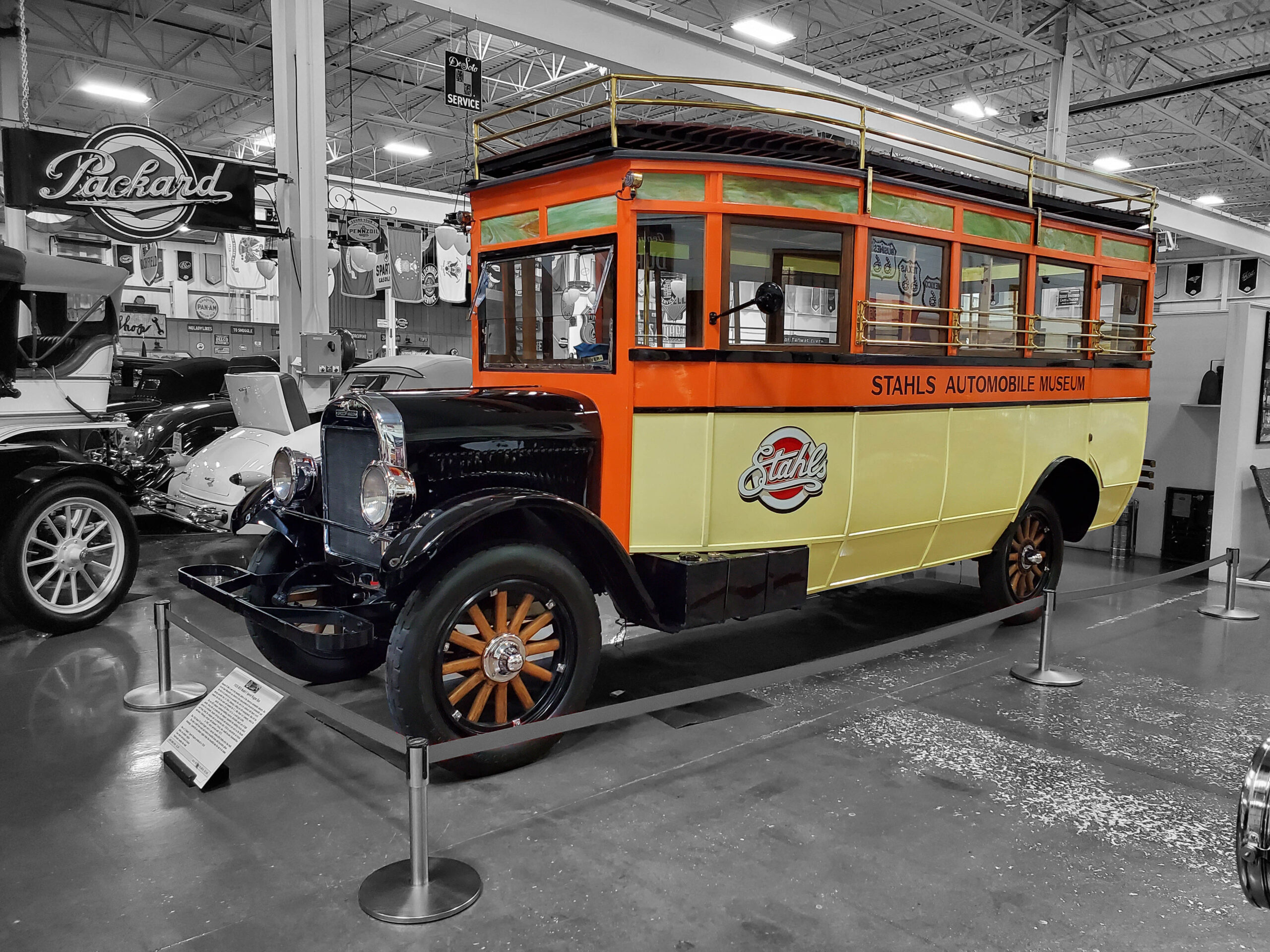1926 REO Speedwagon Model F Bus - Stahls Automotive Collection